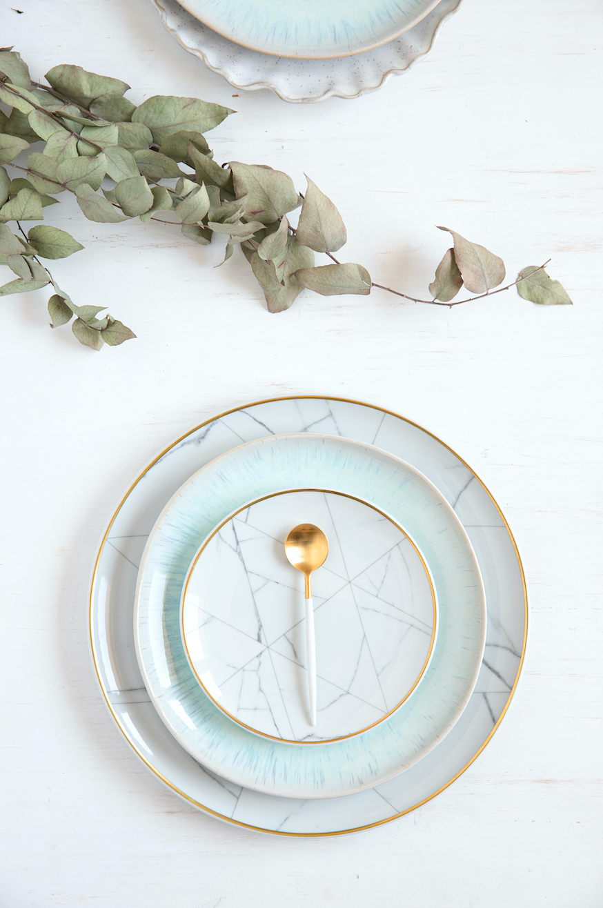 Der Tisch in Paris; Geschirr und Protokoll am französischen Tisch